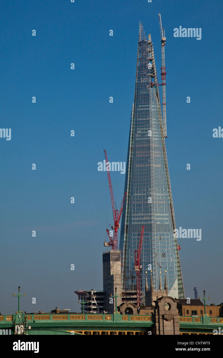 London shard hotel building hi-res stock photography and images - Alamy