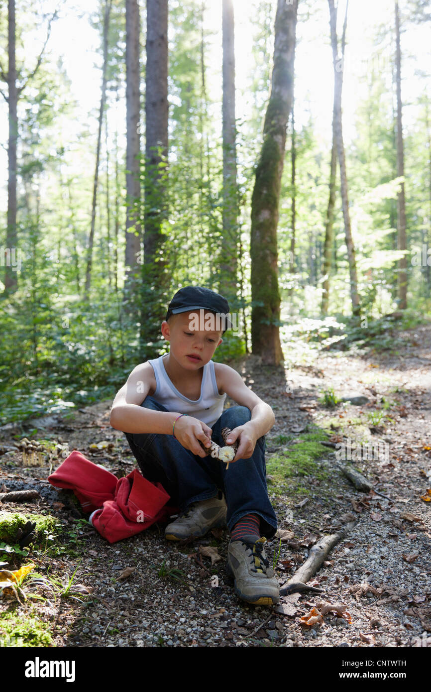 Woodland activities whittling hi-res stock photography and images - Alamy