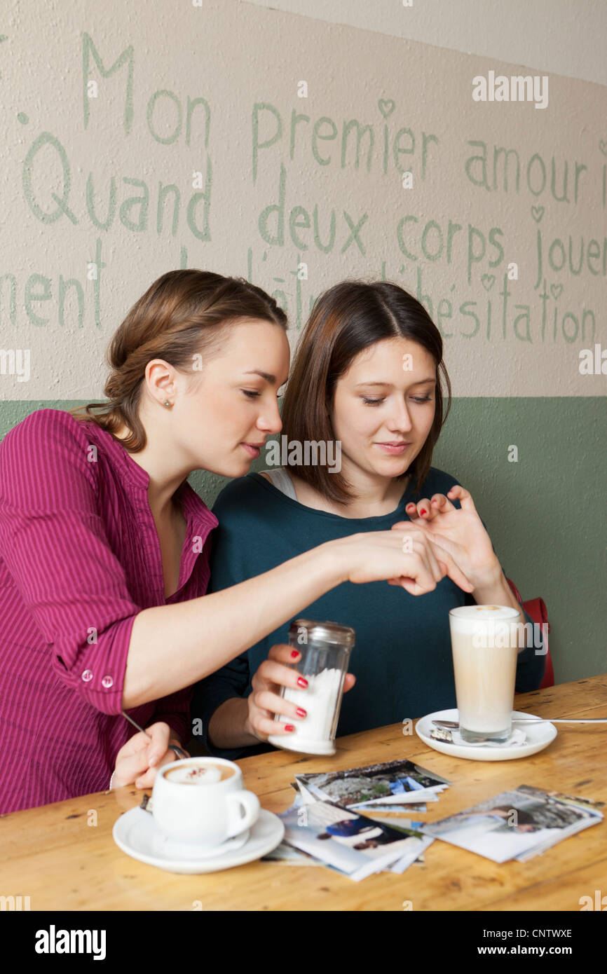 Women with cup hi-res stock photography and images - Alamy