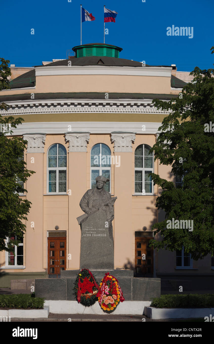Russia, Novgorod Oblast, Veliky Novgorod, government building, monument ...