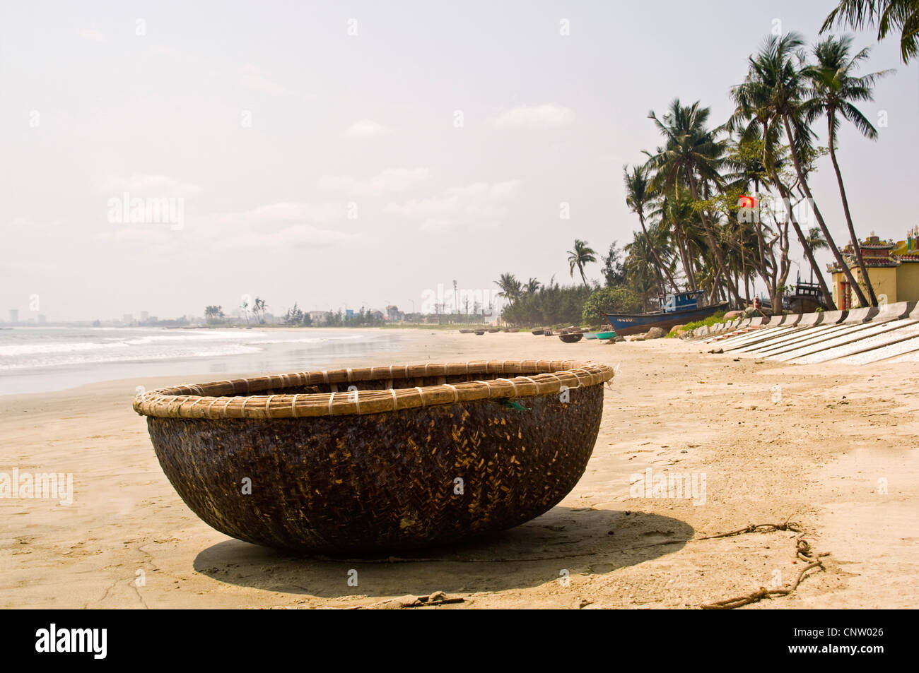 Coracle fishing boat hi-res stock photography and images - Alamy