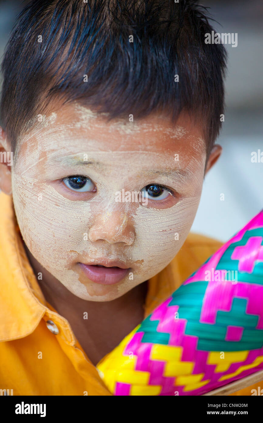 Myanmar face painting hi-res stock photography and images - Alamy