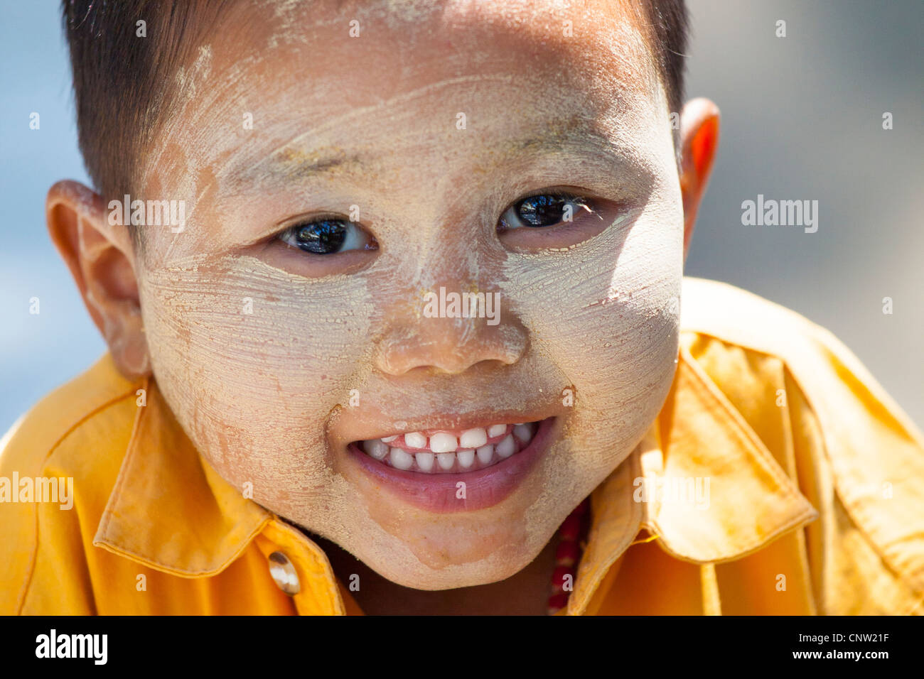 Cute burmese child portrait hi-res stock photography and images - Alamy