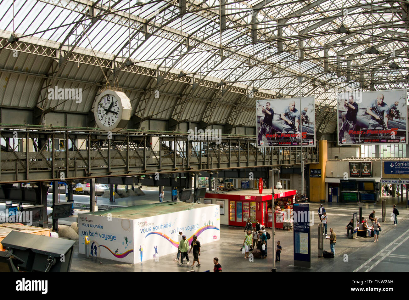 Trains de gare hi-res stock photography and images - Alamy