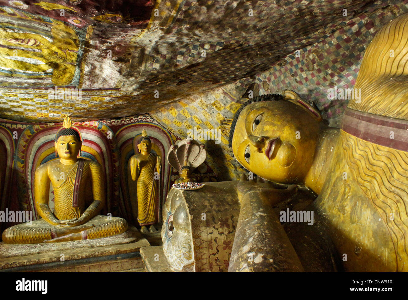 Royal buddha image hi-res stock photography and images - Alamy