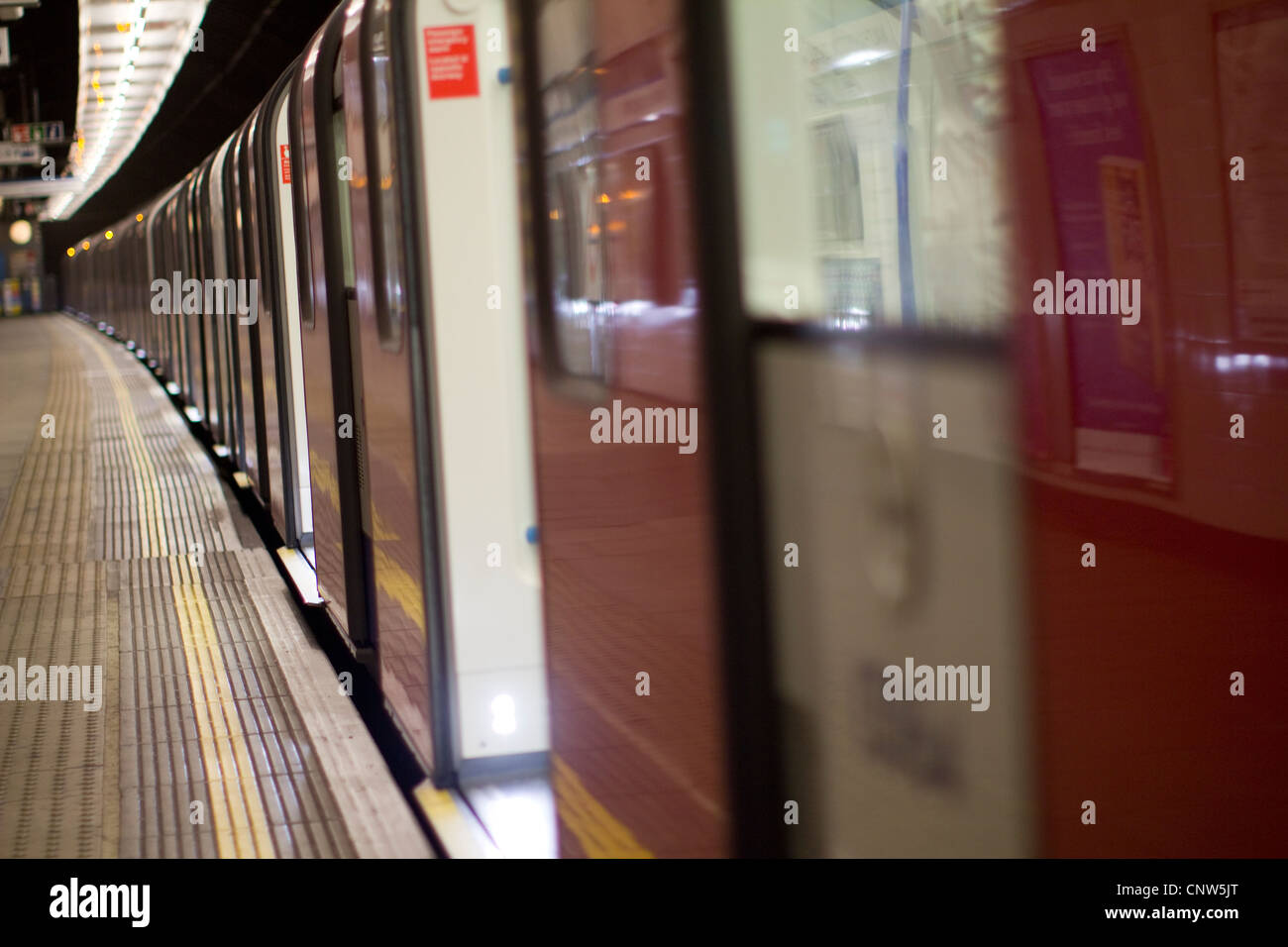 London underground tube train hi-res stock photography and images - Alamy
