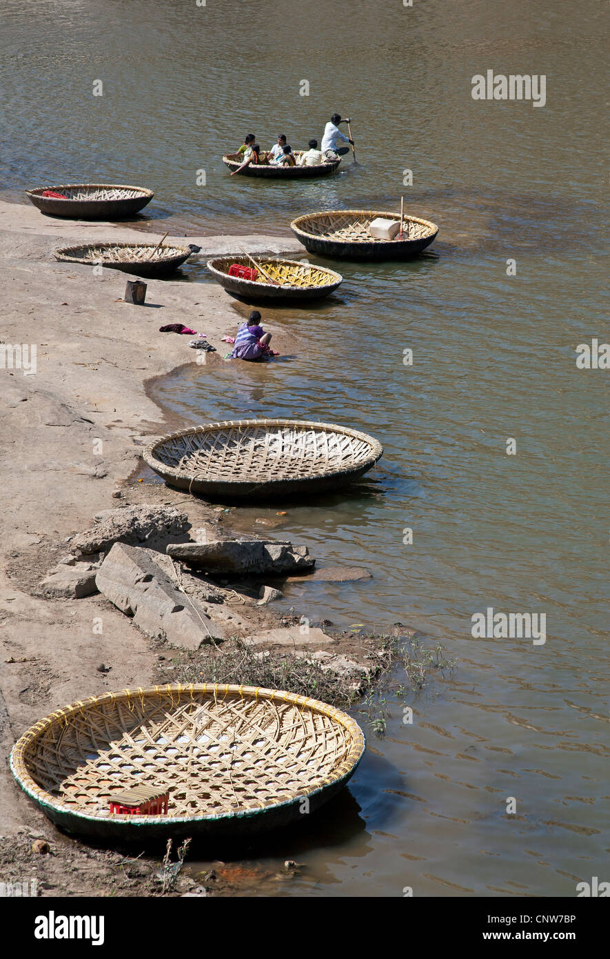 Coracles hi-res stock photography and images - Alamy