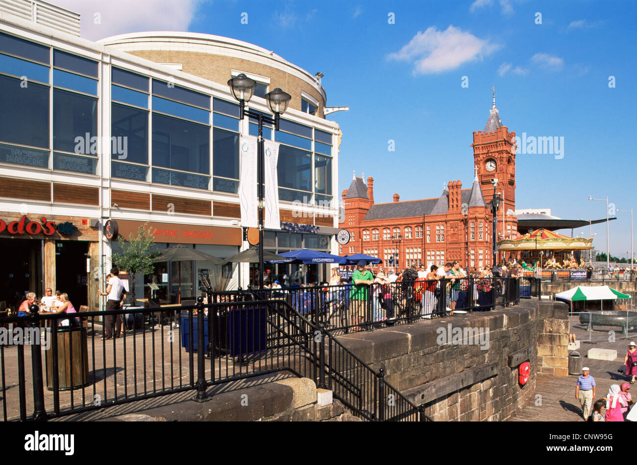 Cardiff waterfront tourists wales hi-res stock photography and images ...