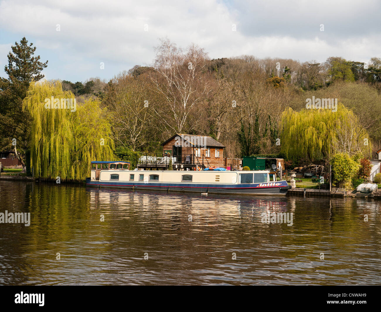 Houseboat river thames hi-res stock photography and images - Alamy