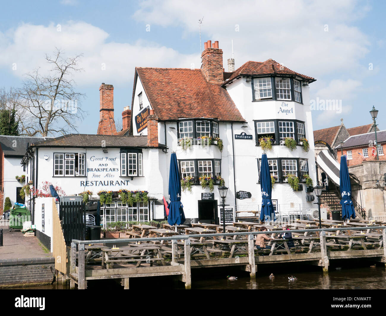 House on the bridge restaurant hi-res stock photography and images - Alamy