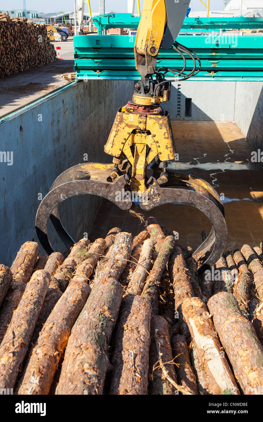 Ship's cargo hold hi-res stock photography and images - Alamy