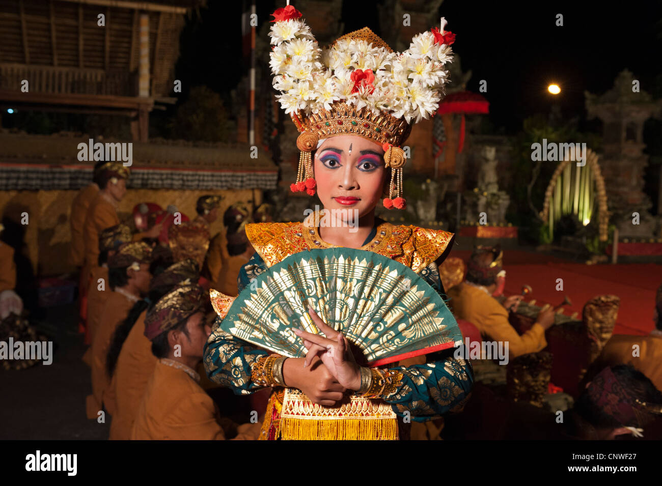 Balinese temple dancer hi-res stock photography and images - Alamy