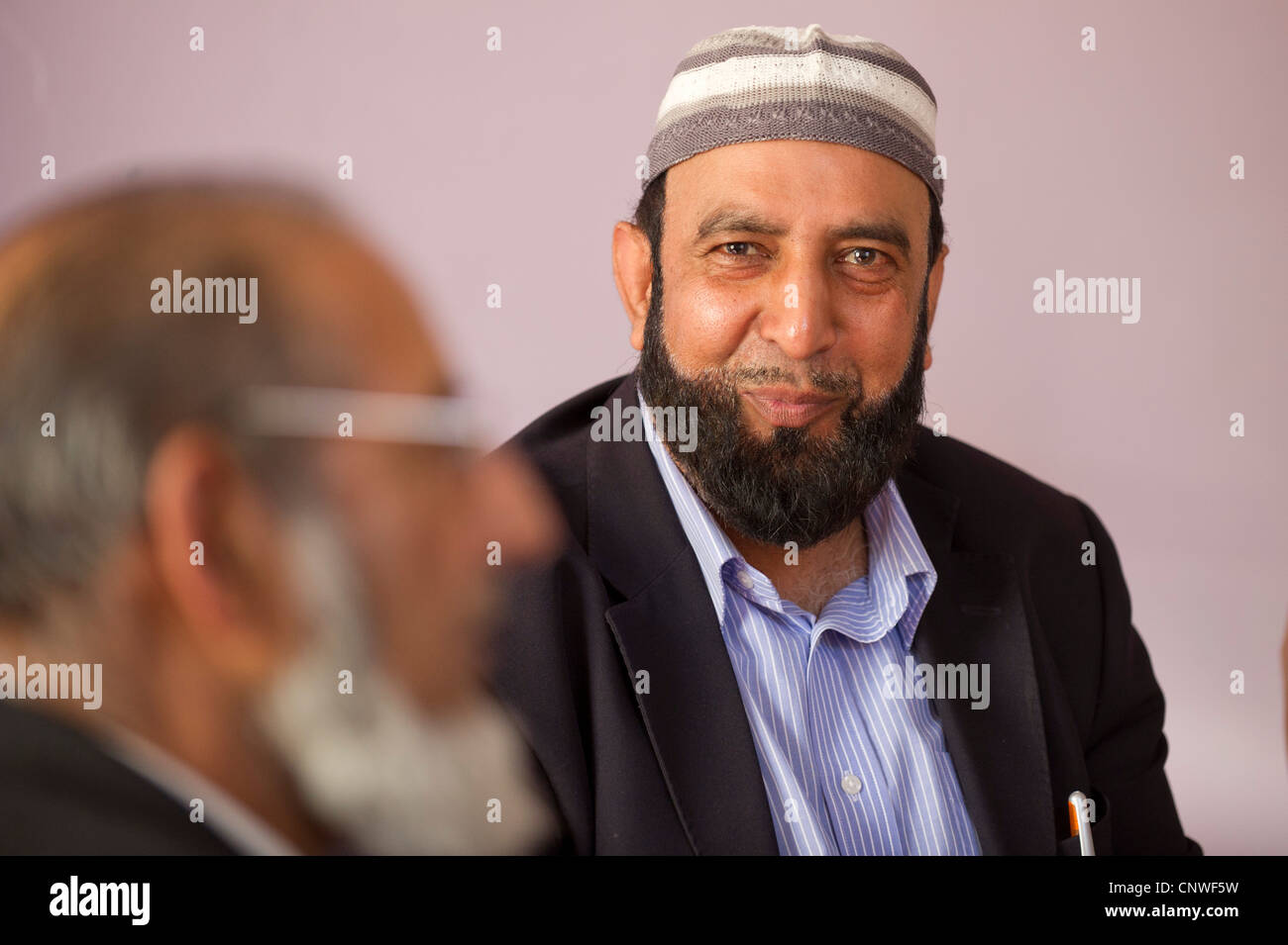 Male muslim community gathering hi-res stock photography and images - Alamy
