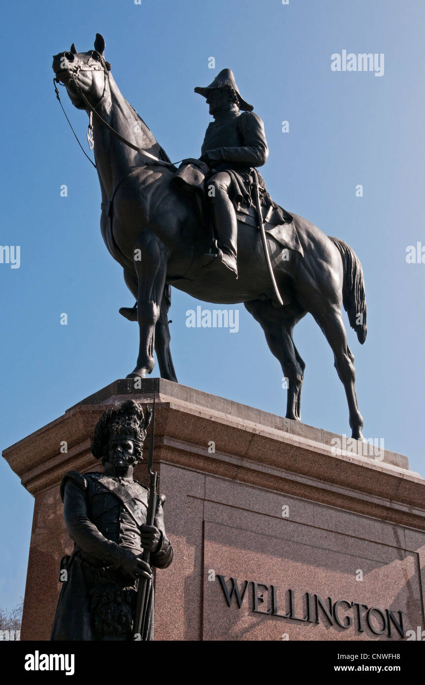 Statue of the duke of wellington hi-res stock photography and images ...