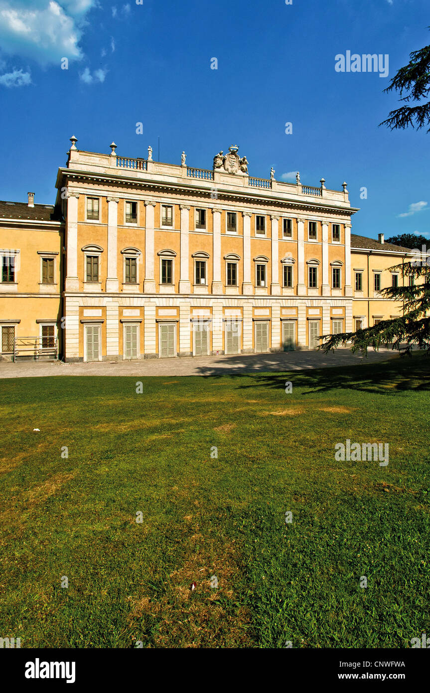 Lago di olmo hi-res stock photography and images - Alamy