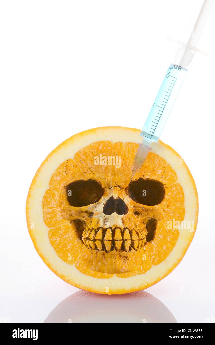 Skull with syringe hi-res stock photography and images - Alamy