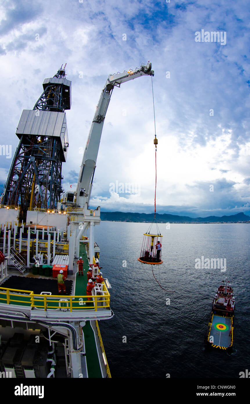 Crew transfer boat hi-res stock photography and images - Alamy
