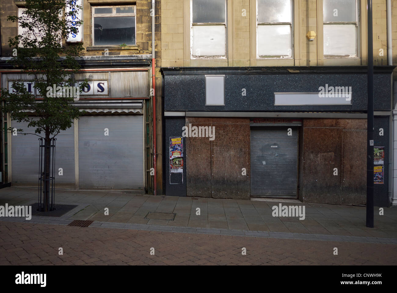 Empty retail shops hi-res stock photography and images - Alamy