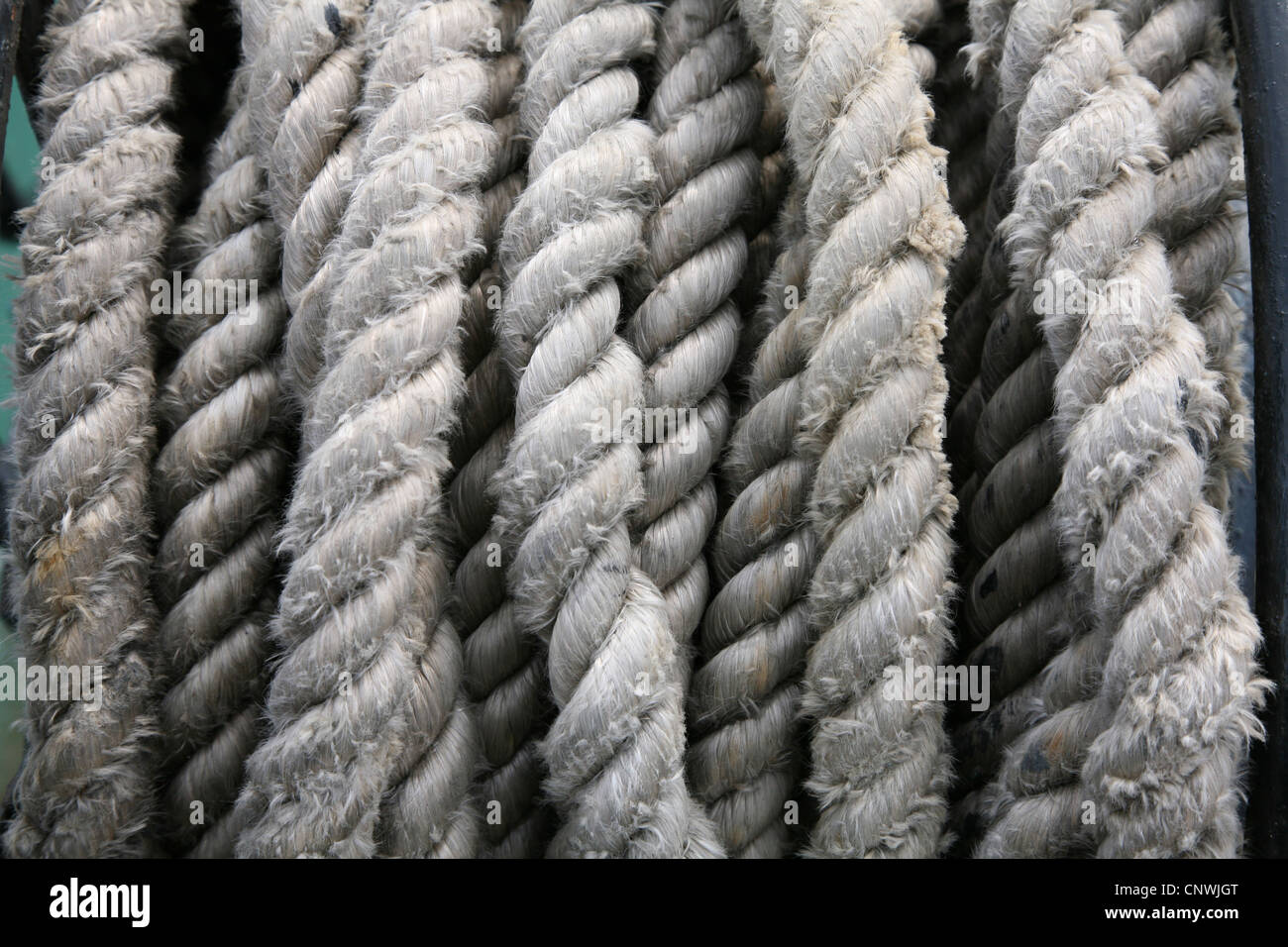 Mooring cables hi-res stock photography and images - Alamy