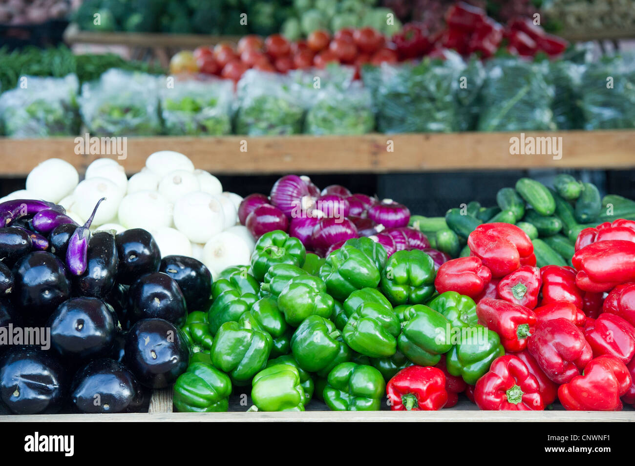 Produce organized and arranged at farmer's market Stock Photo - Alamy