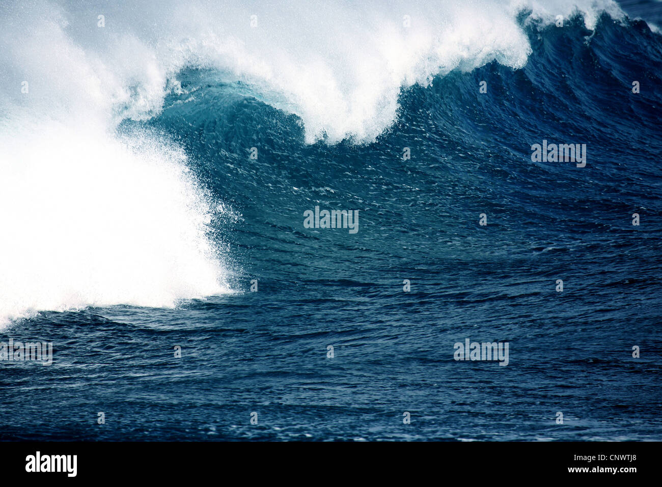 Big waves on turquoise caribbean hi-res stock photography and images ...
