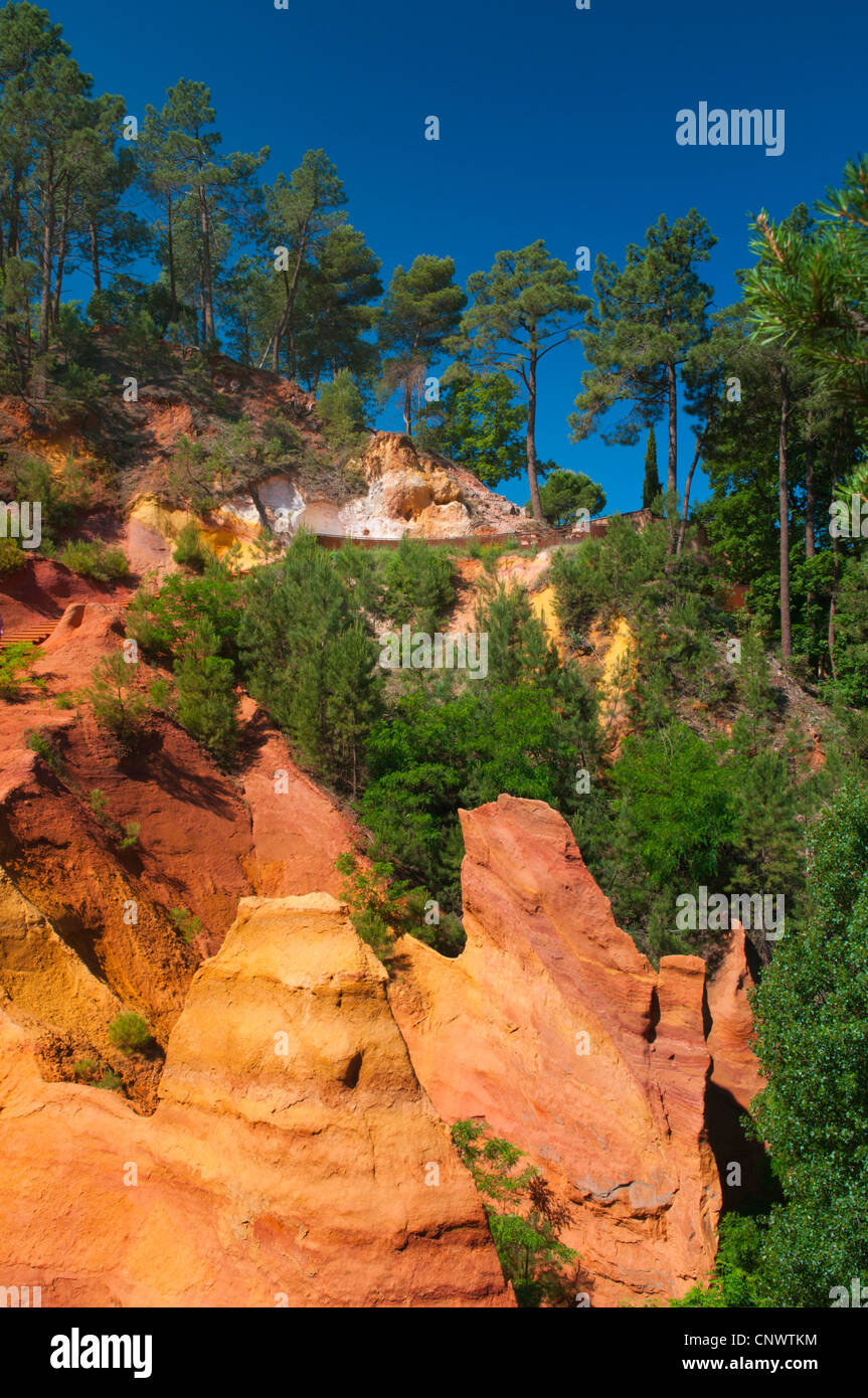 the ochre rocks of Roussillon, France, Languedoc-Roussillon, Provence ...