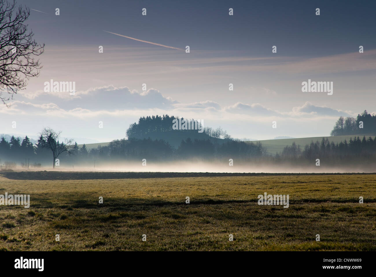 Mist over meadows hi-res stock photography and images - Alamy