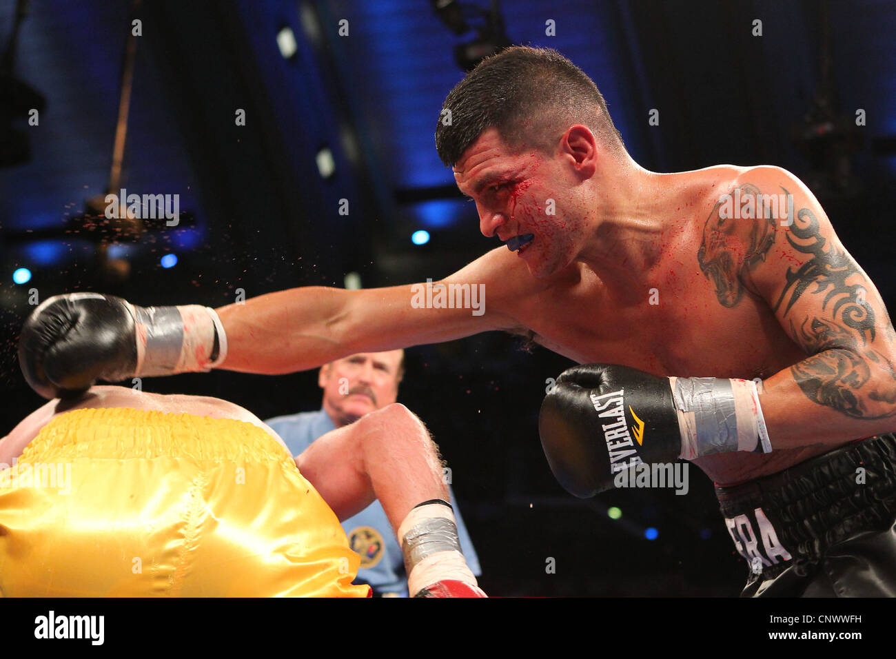 Andy Lee and Brian Vera trade punches at Boardwalk Hall in Atlantic ...