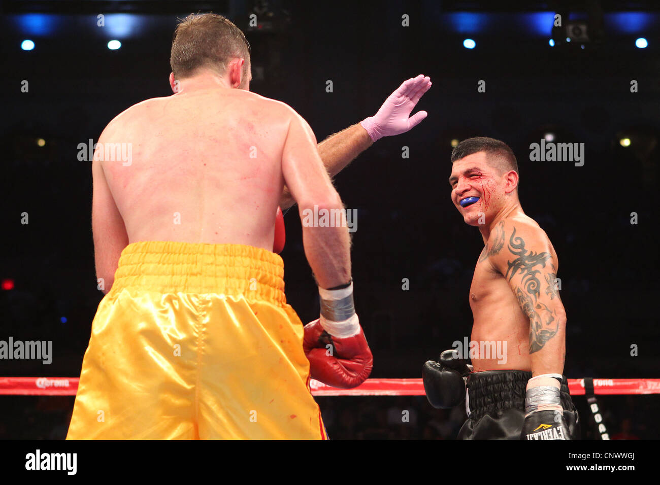 Andy Lee and Brian Vera trade punches at Boardwalk Hall in Atlantic ...