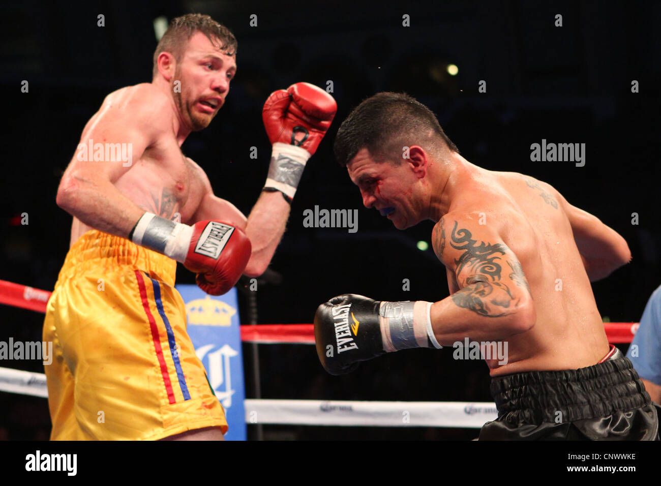 Andy Lee and Brian Vera trade punches at Boardwalk Hall in Atlantic ...