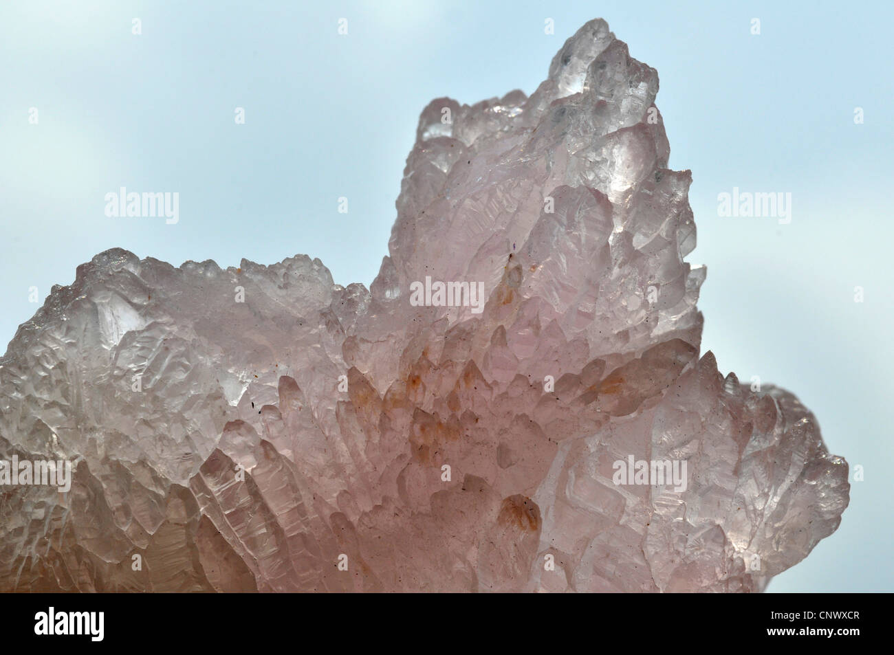 Quartz sio2 crystal structure hi-res stock photography and images - Alamy