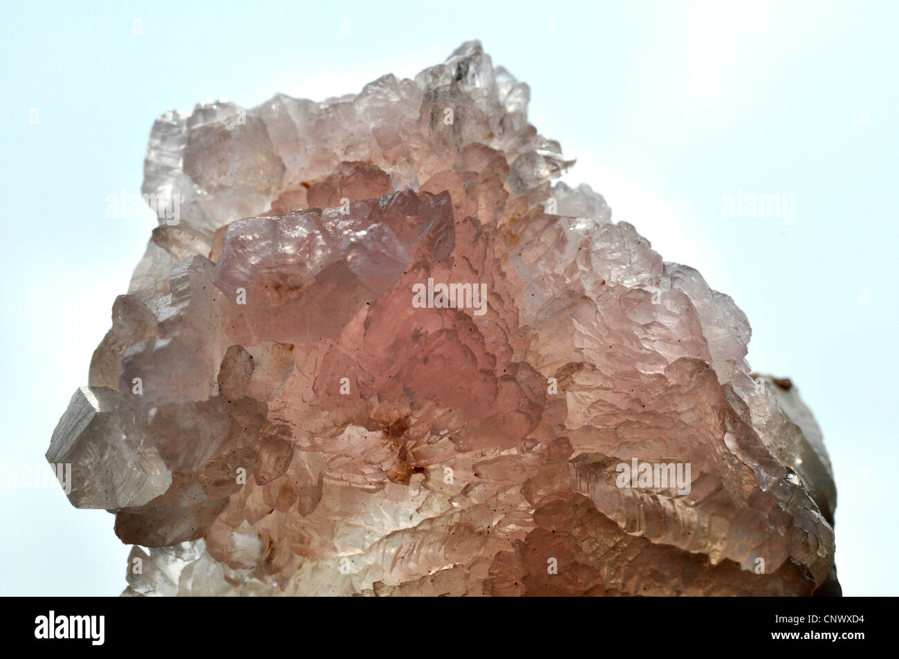 Quartz sio2 crystal structure hi-res stock photography and images - Alamy