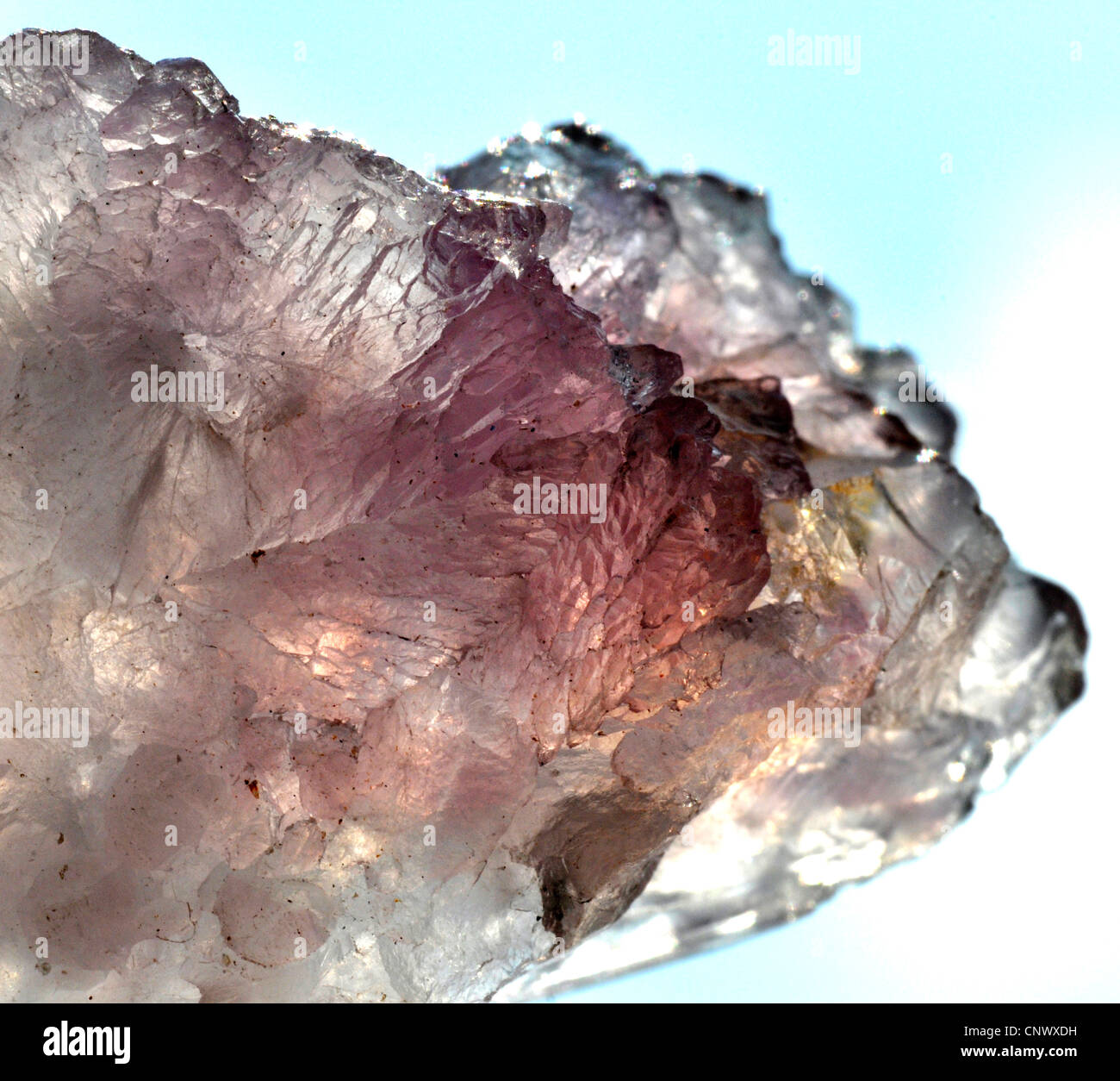 Quartz sio2 crystal structure hi-res stock photography and images - Alamy