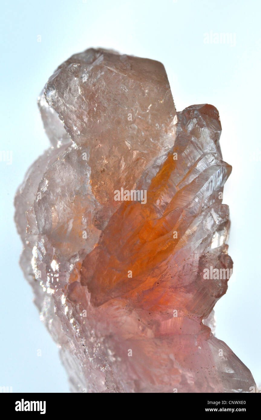 Quartz sio2 crystal structure hi-res stock photography and images - Alamy