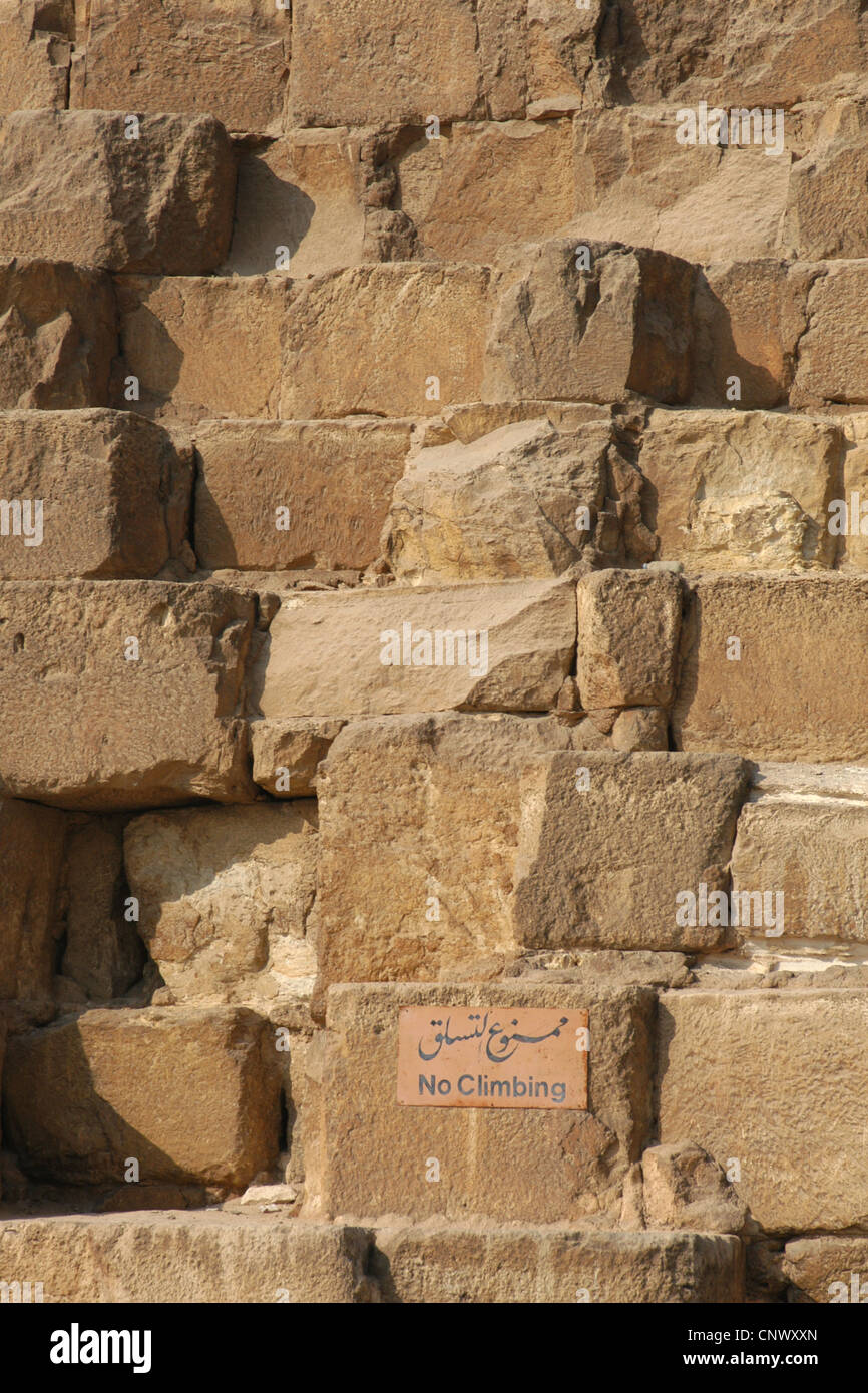 Climbing great pyramid egypt hi-res stock photography and images - Alamy