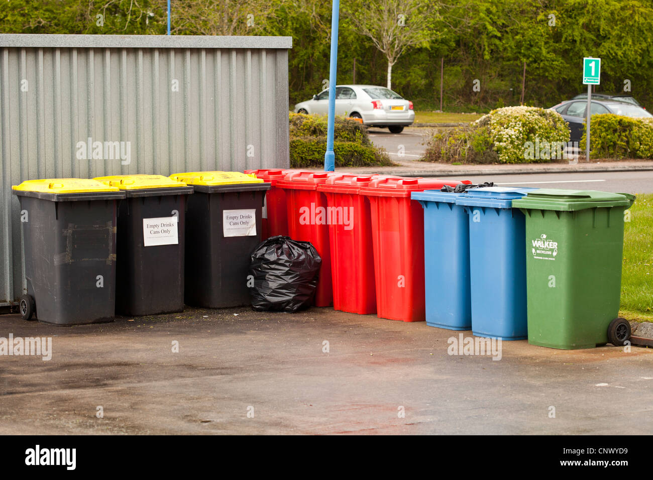 Electronics manufacturing recycling waste hi-res stock photography and ...