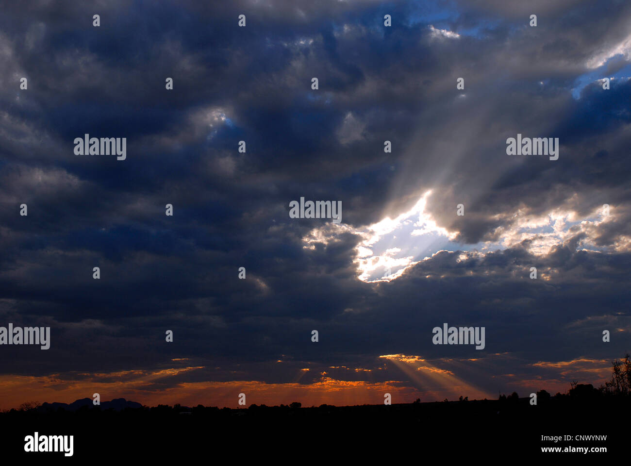 Black thunderclouds hi-res stock photography and images - Alamy