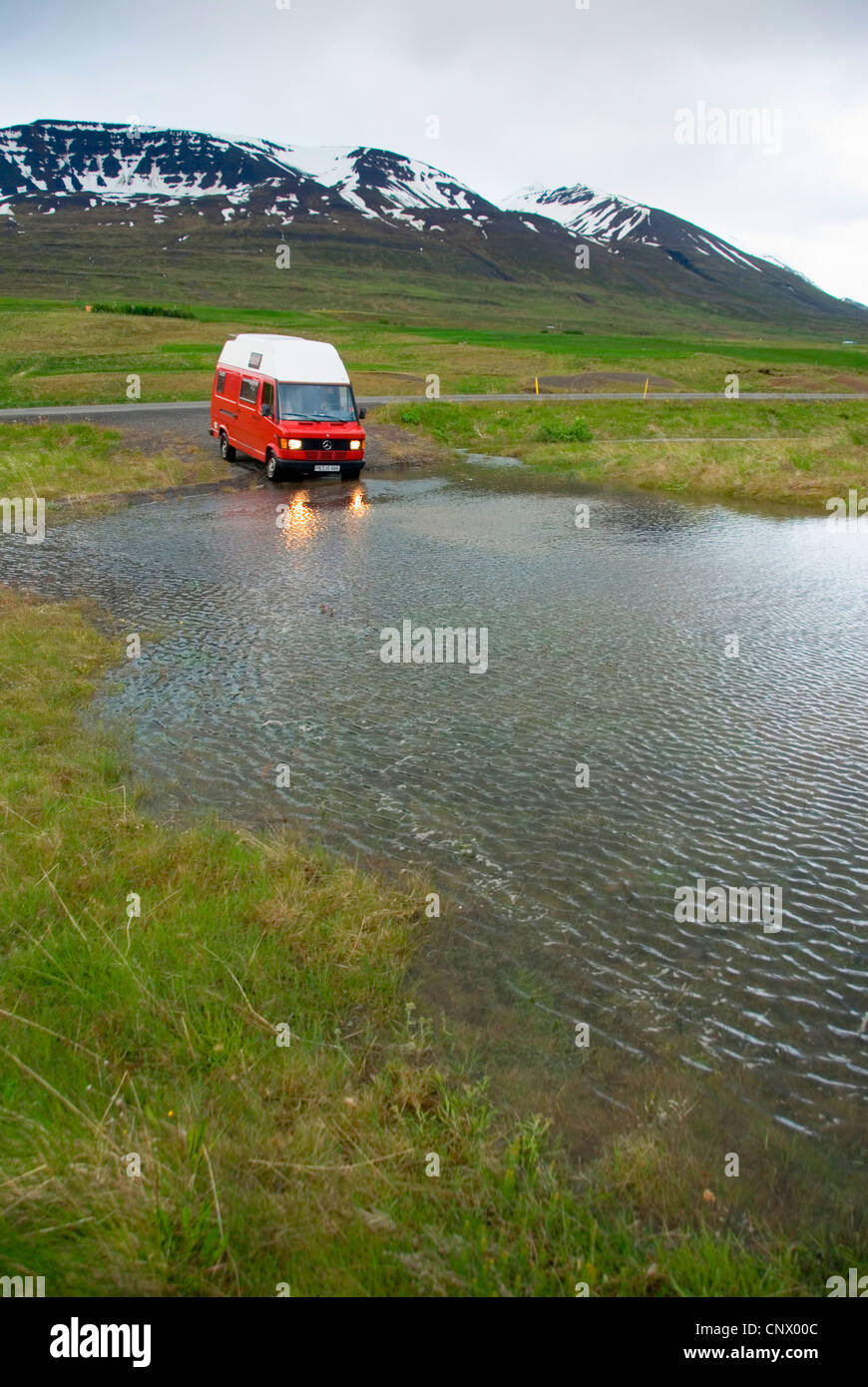 Car van river hi-res stock photography and images - Alamy
