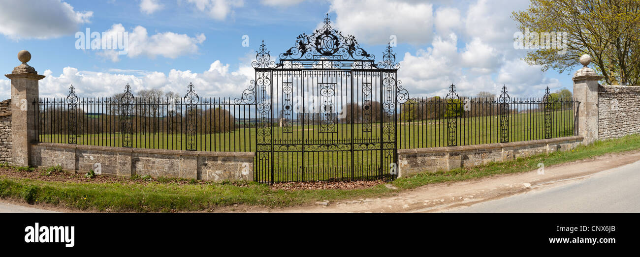 18th century wrought iron gates hi-res stock photography and images - Alamy