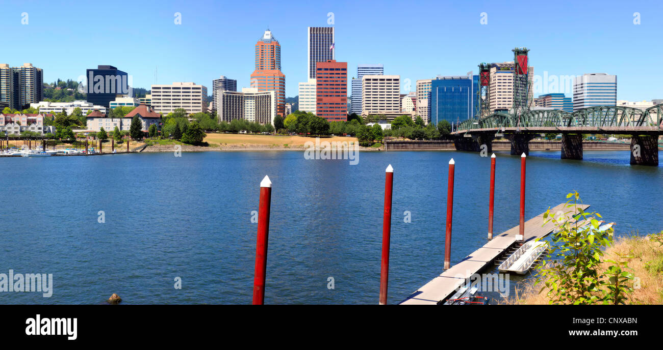 Downtown Portland Oregon and the Hawthorne bridge Stock Photo - Alamy