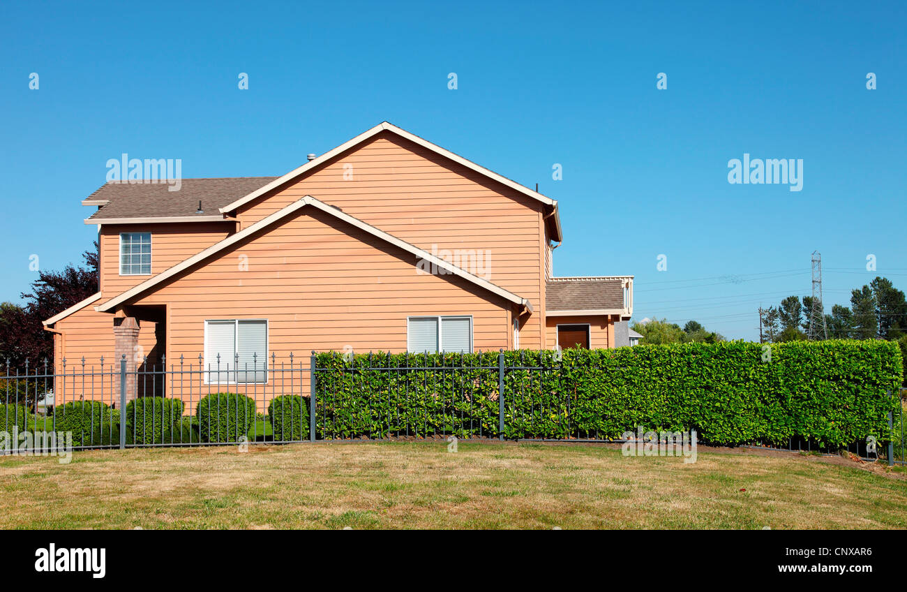 Two stories houses hi-res stock photography and images - Alamy
