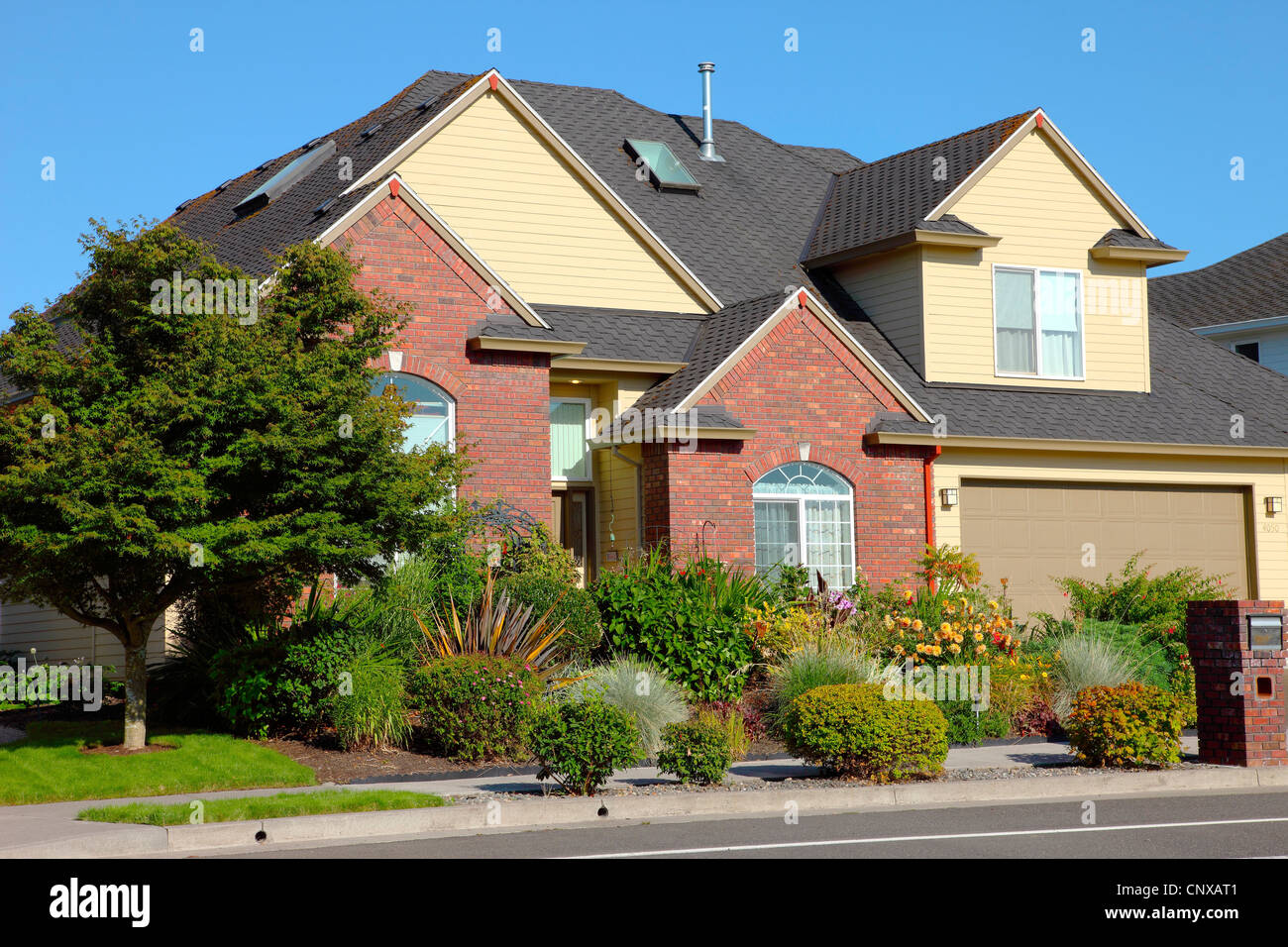 House in a suburb, Portland OR Stock Photo - Alamy