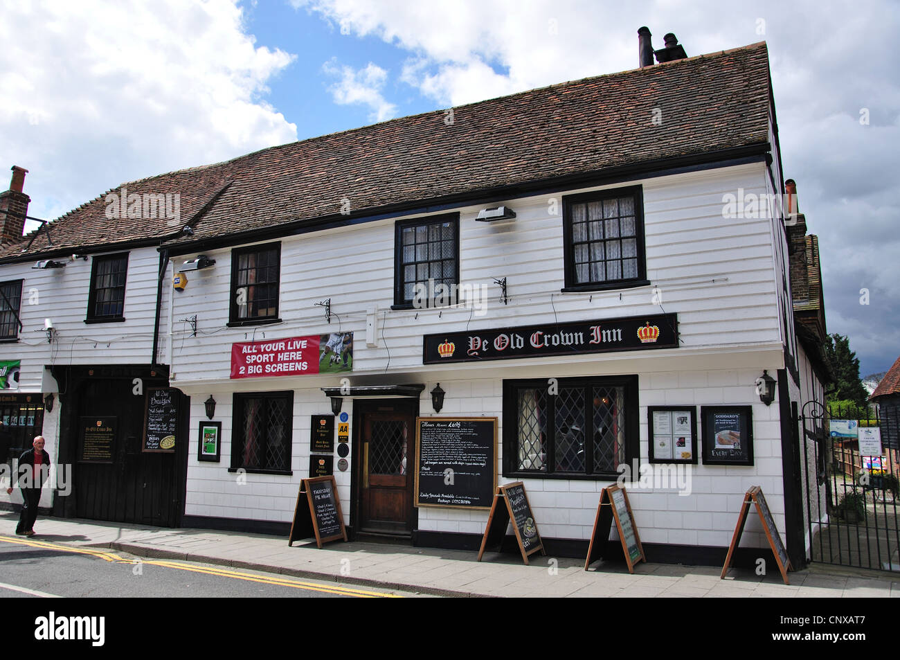 14th century Ye Old Crown Inn, High Street, Edenbridge, Kent, England ...