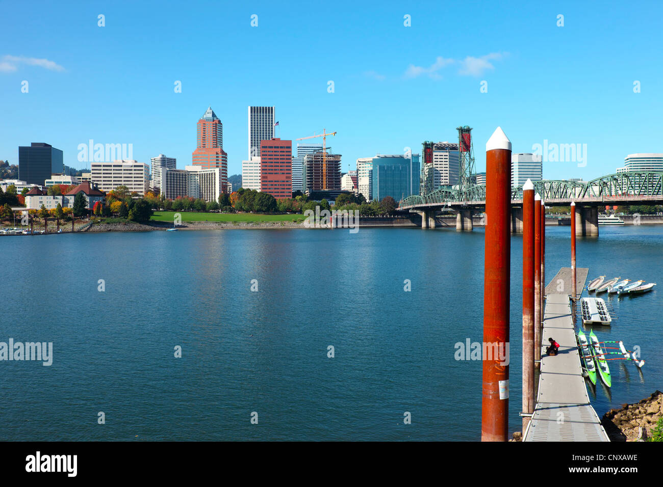 Portland Oregon skyline & the Hawthorne bridge Stock Photo - Alamy