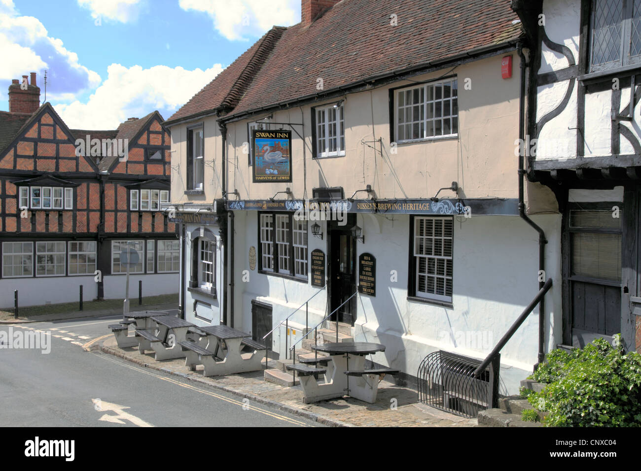 Swan inn hi-res stock photography and images - Alamy