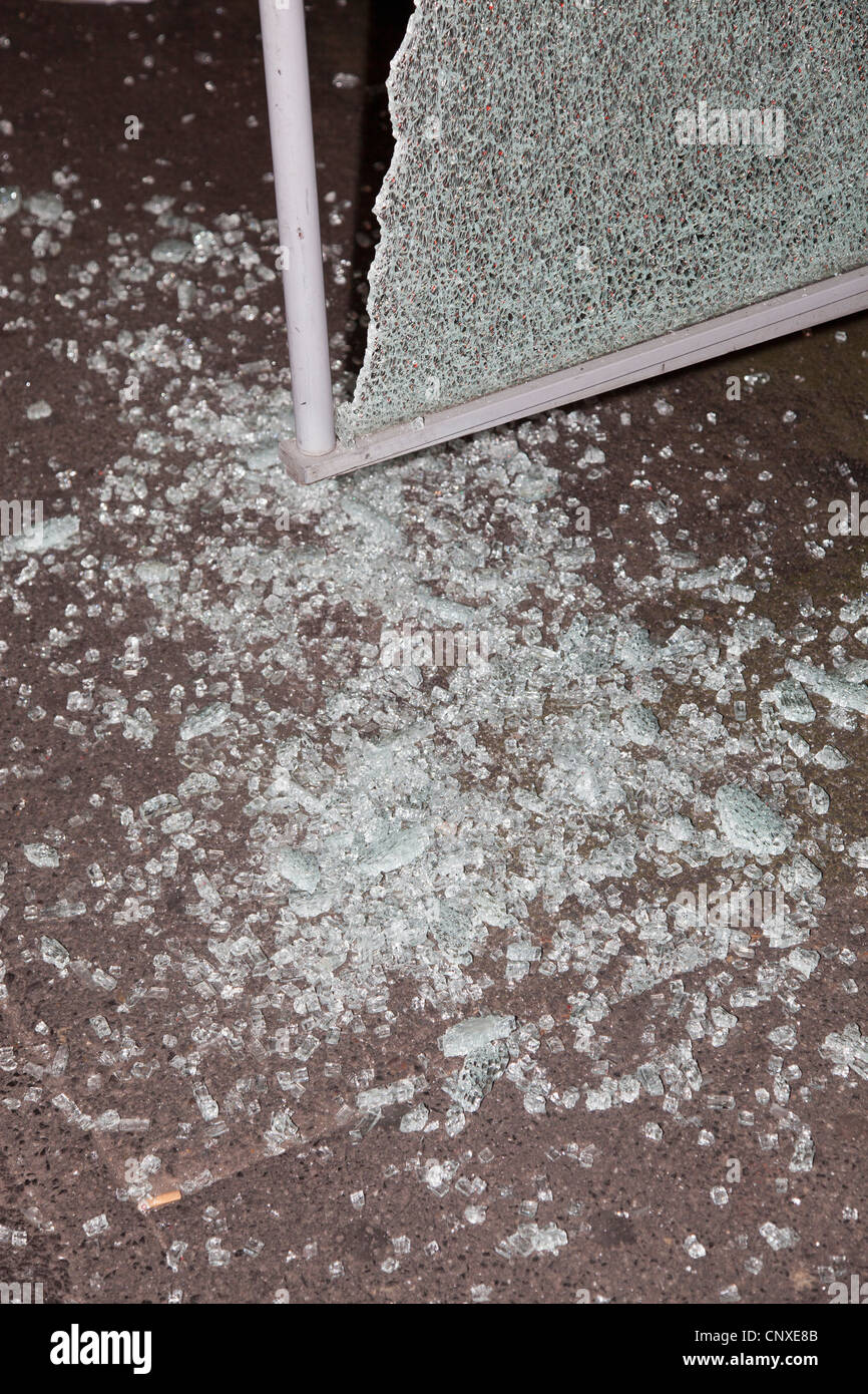 A shattered panel of glass Stock Photo - Alamy