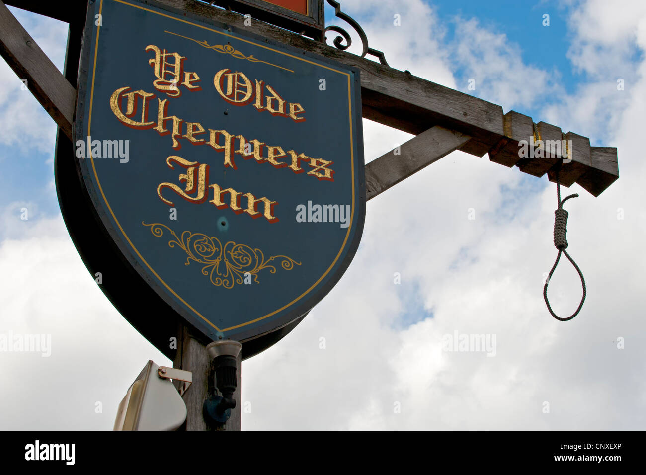 A hangman's noose on a pub sign. Chequers Inn, Tonbridge, Kent UK Stock ...
