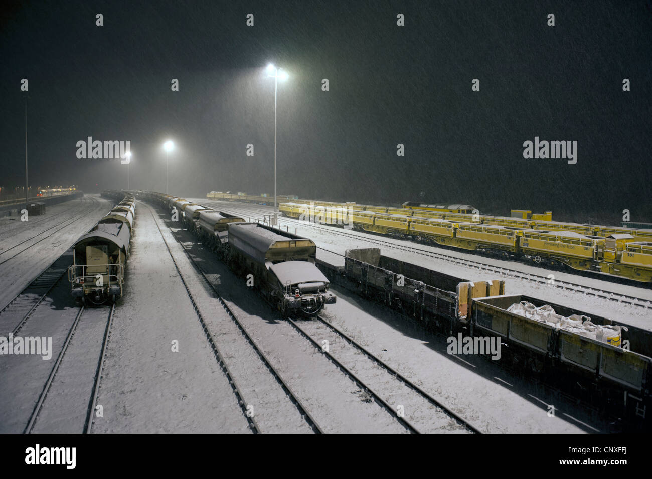 Railway yard uk hi-res stock photography and images - Alamy