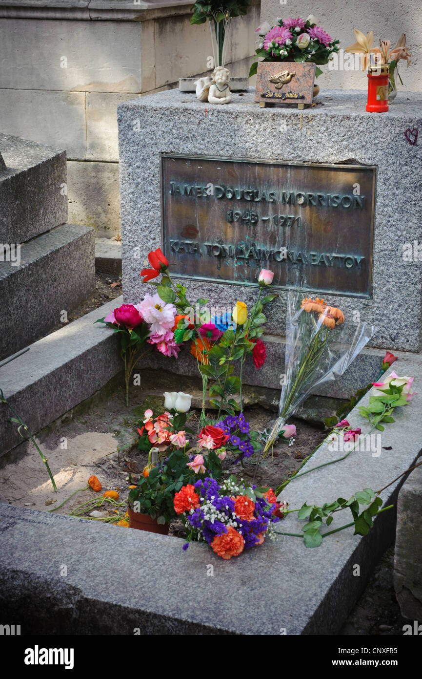 grave of jim morrison in Pere lachaise cemetery paris Stock Photo - Alamy