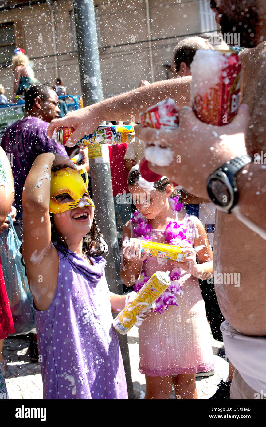Kids play with foam during the Sao Paulo Carnival Stock Photo - Alamy
